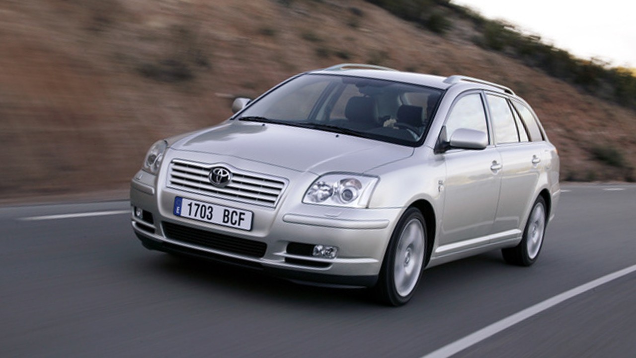 Anii 2000 si revolutia masinilor hibride Toyota